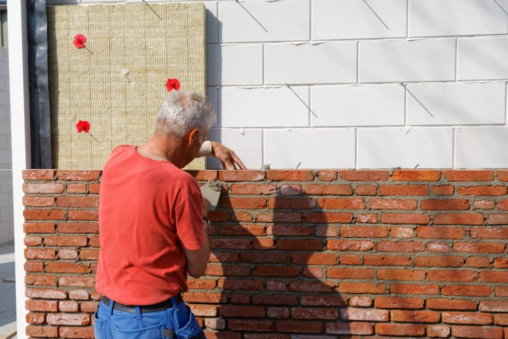 Isolant mur creux : Aperçu des matériaux isolants et caractéristiques
